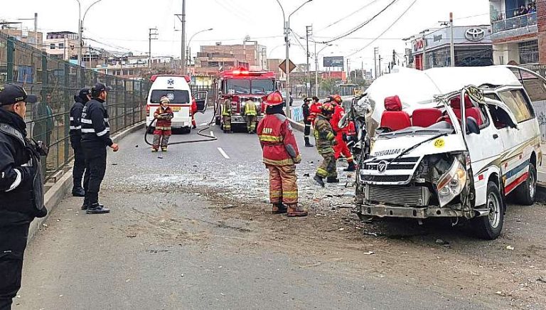 Comas: Paramédicos auxiliaron heridos tras accidente en paradero Santa ...